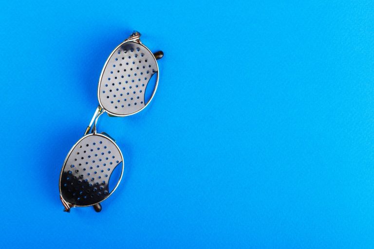 Pinhole glasses: what they are, how they work, and benefits